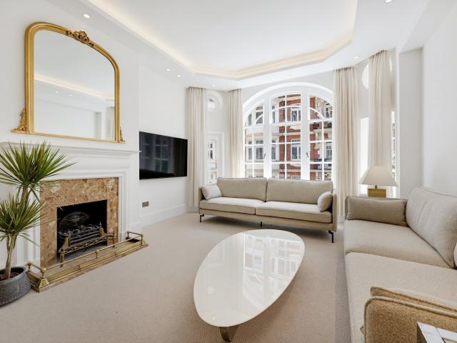 2 bedroom property in Lincoln House, Basil Street, Knightsbridge, London, SW3 £7,500 pcm | Chestertons