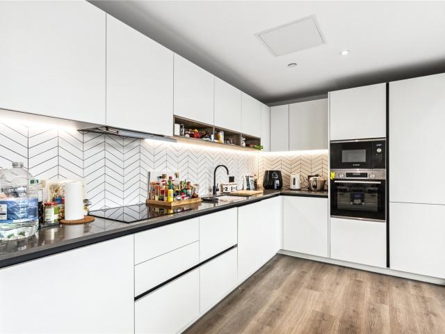 2 bedroom property in Matcham House, 21 Glenthorne Road, London, W6 £3,500 pcm | Chestertons