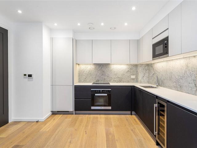 2 bedroom property in Maple Building, 39 51 Highgate Road, London, NW5 £3,500 pcm | Chestertons
