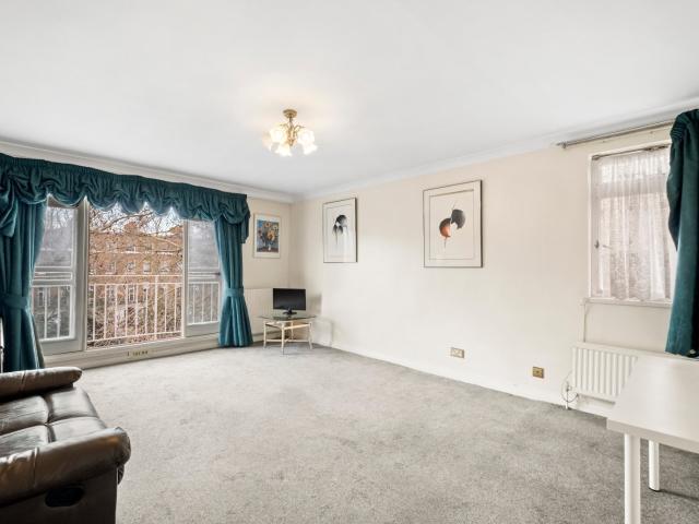 2 bedroom property in Melbury Road, Kensington, London, W14 £3,000 pcm | Chestertons
