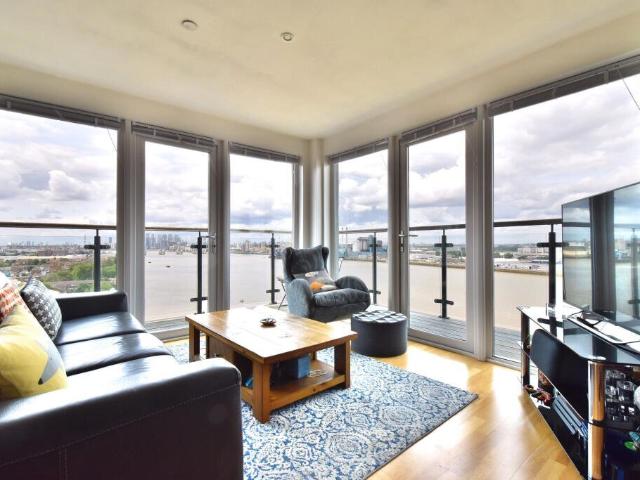 2 bedroom property in Mizzen Mast House, Mast Quay, Woolwich, London, SE18 £2,500 pcm | Chestertons