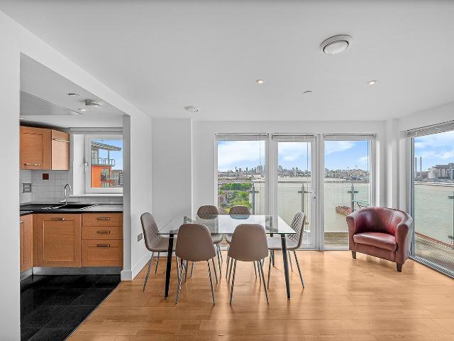 2 bedroom property in Mizzen Mast House, Mast Quay, Woolwich, London, SE18 £2,500 pcm | Chestertons