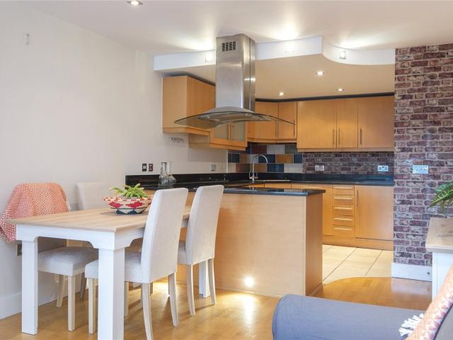 2 bedroom property in Millharbour, London, E14 £2,400 pcm | Chestertons