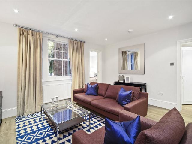 2 bedroom property in Netherhall Gardens, Hampstead, London, NW3 £2,900 pcm | Chestertons