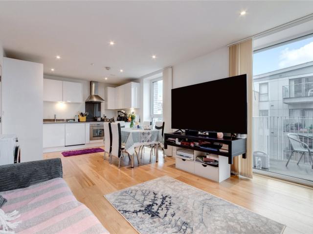 2 bedroom property in Sovereign Tower, 1 Emily Street, London, E16 £2,500 pcm | Chestertons