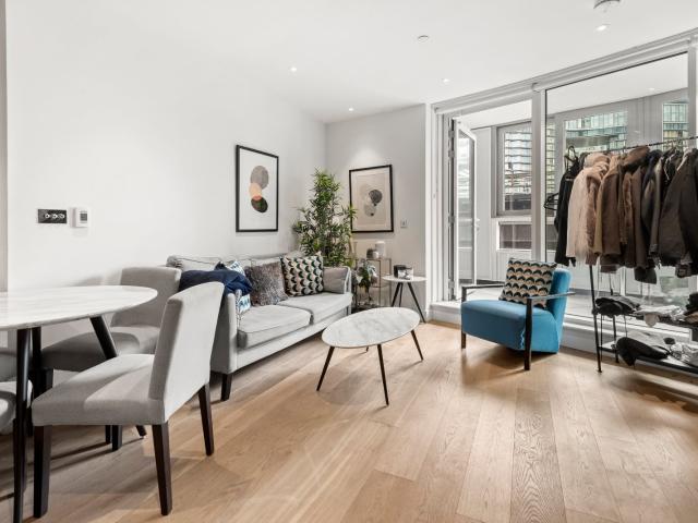2 bedroom property in Sophora House, 342 Queenstown Road, London, SW11 £3,800 pcm | Chestertons
