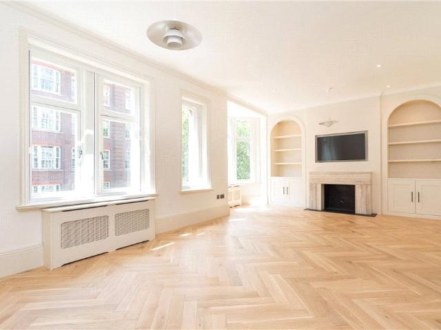 2 bedroom property in Savile House, 18 Berkeley Street, London, W1J £5,200 pcm | Chestertons