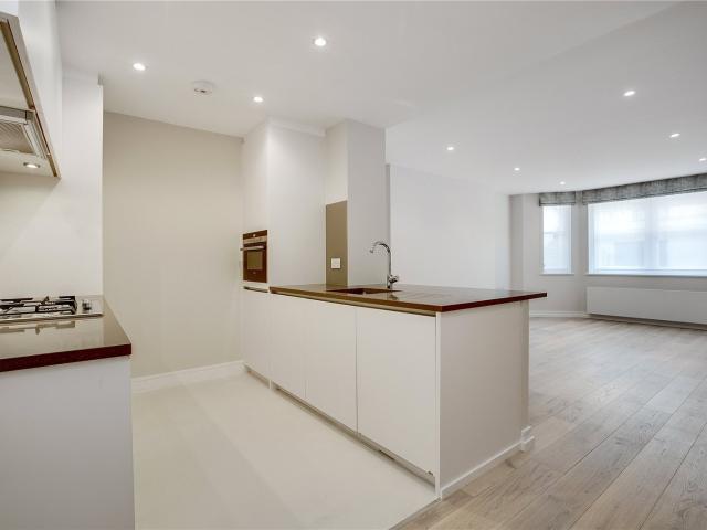 2 bedroom property in Sloane Street, London, SW1X £5,200 pcm | Chestertons