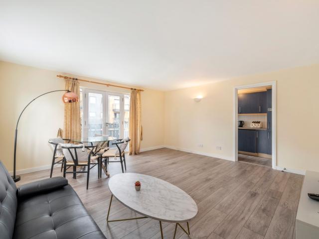2 bedroom property in Springview Heights, 26 Bermondsey Wall West, London, SE16 £2,900 pcm | Chestertons