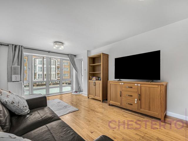 2 bedroom property in St. Davids Square, London, E14 £2,250 pcm | Chestertons