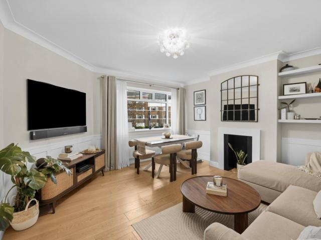 2 bedroom property in St. Leonards Court, St. Leonards Road, East Sheen, London, SW14 £2,300 pcm | Chestertons