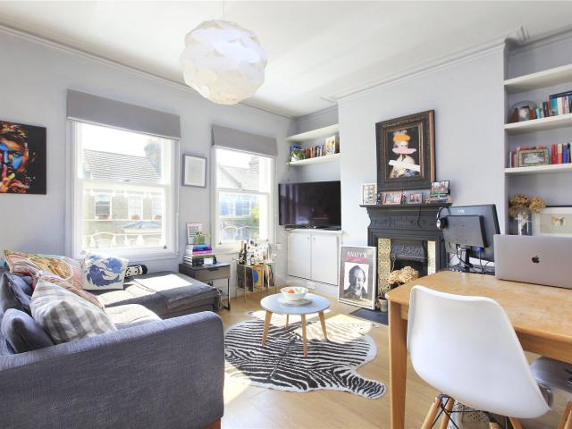 2 bedroom property in St Luke's Avenue, Clapham, London, SW4 £2,500 pcm | Chestertons