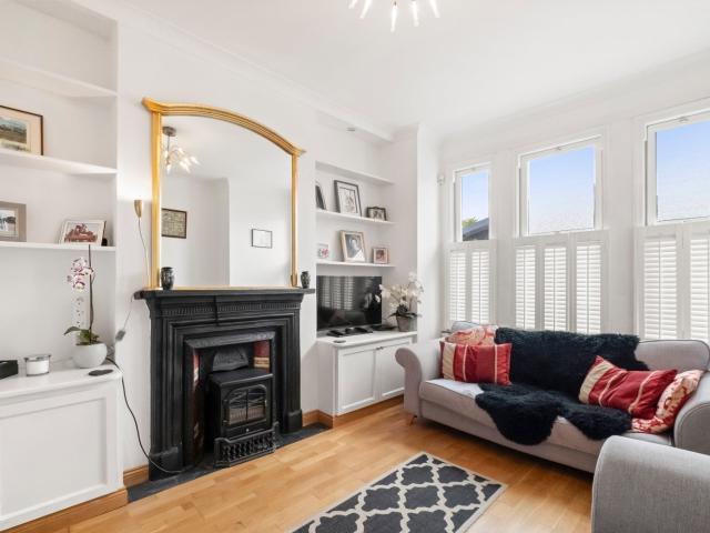 2 bedroom property in Stephendale Road, London, SW6 £3,000 pcm | Chestertons