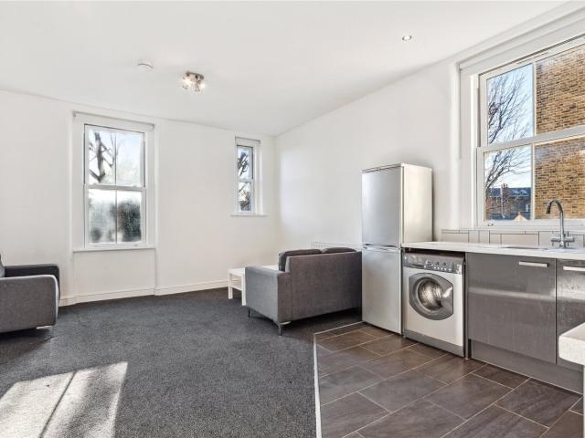 2 bedroom property in Stile Hall Mansions, 148 Wellesley Road, London, W4 £1,900 pcm | Chestertons