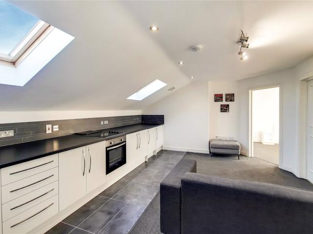 2 bedroom property in Stile Hall Mansions, 148 Wellesley Road, London, W4 £1,900 pcm | Chestertons