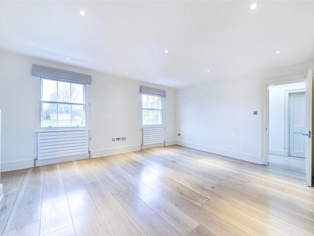 2 bedroom property in Store Street, Bloomsbury, London, WC1E £3,683 pcm | Chestertons