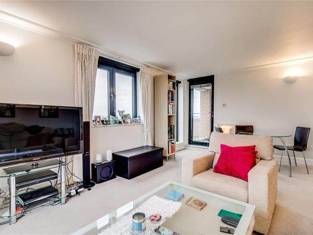 2 bedroom property in Point West, 116 Cromwell Road, South Kensington, London, SW7 £3,500 pcm | Chestertons