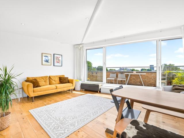2 bedroom property in Popham Street, London, N1 £4,300 pcm | Chestertons