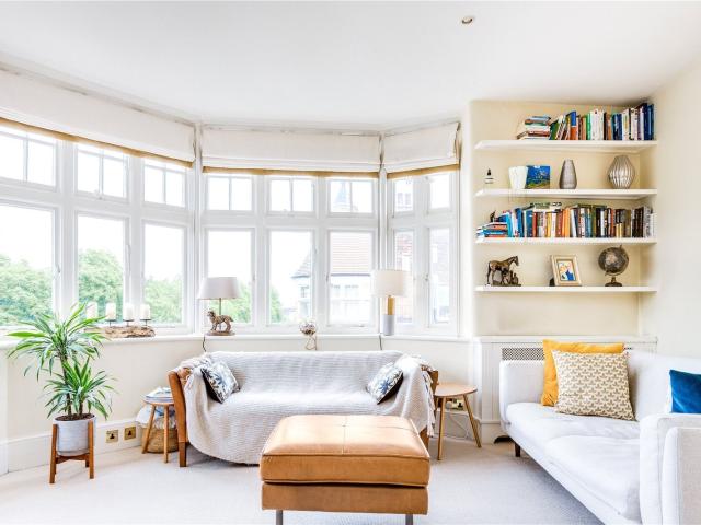 2 bedroom property in Park Mansions, Prince of Wales Drive, London, SW11 £3,150 pcm | Chestertons