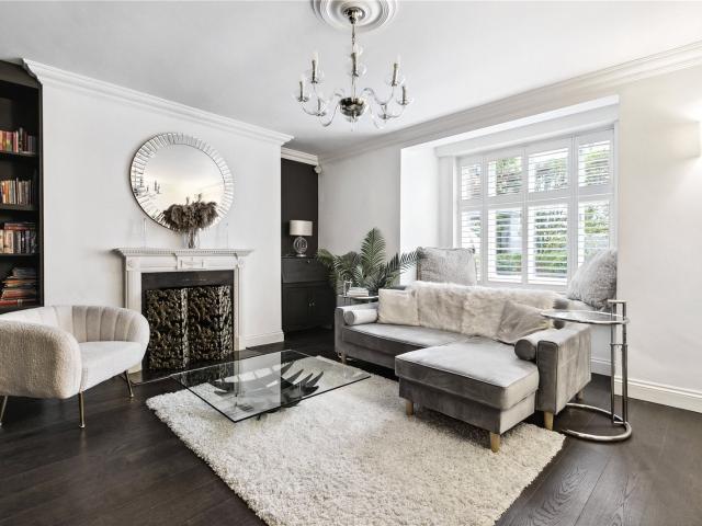 2 bedroom property in Pembridge Villas, London, W11 £7,000 pcm | Chestertons