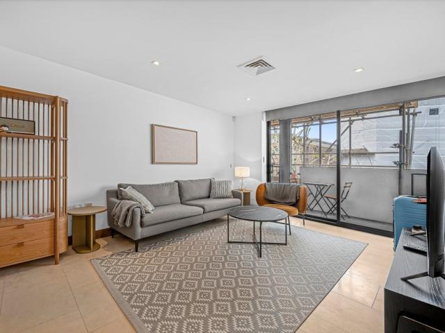 2 bedroom property in Phoenix Street, London, WC2H £4,181 pcm | Chestertons