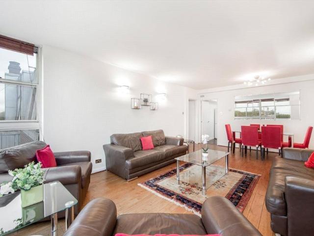 2 bedroom property in Pier House, 31 Cheyne Walk, London, SW3 £3,750 pcm | Chestertons
