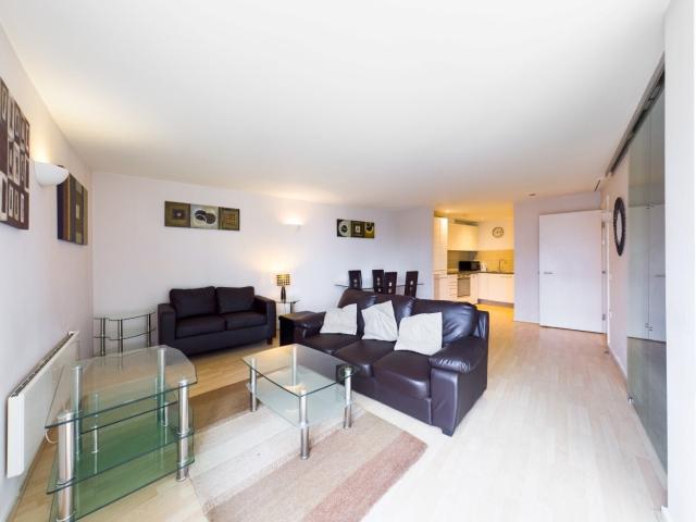 2 bedroom property in Prestons Road, London, E14 £2,200 pcm | Chestertons