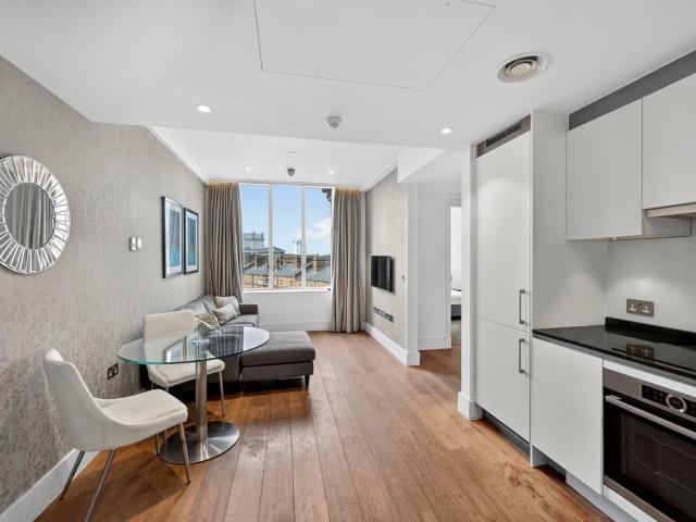 2 bedroom property in Princes House, 37 39 Kingsway, London, WC2B £4,800 pcm | Chestertons