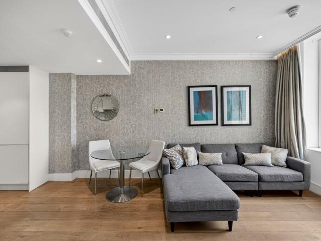2 bedroom property in Princes House, 37 39 Kingsway, London, WC2B £4,800 pcm | Chestertons
