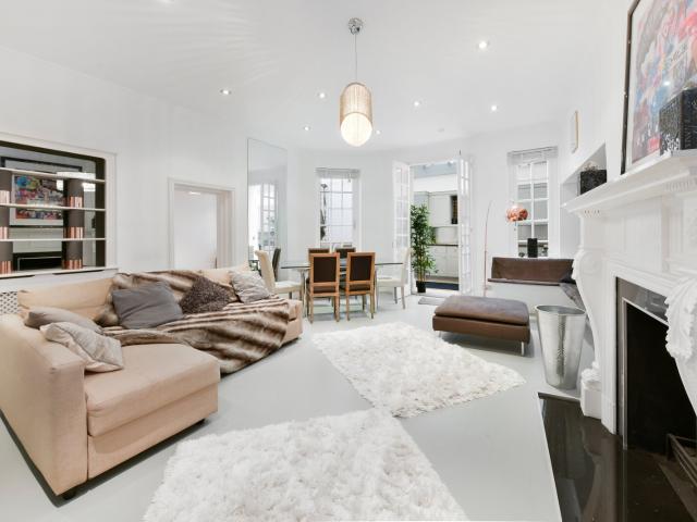 2 bedroom property in Queens Gate Gardens, South Kensington, London, SW7 £3,575 pcm | Chestertons