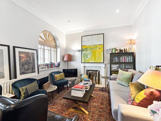 2 bedroom property in Queens Gate Terrace, South Kensington, London, SW7 £4,500 pcm | Chestertons