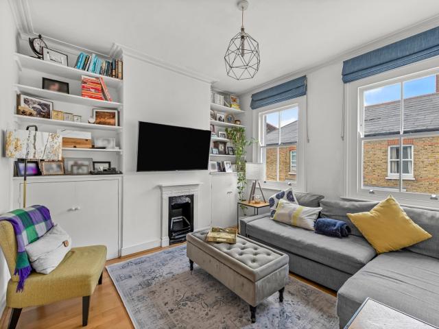 2 bedroom property in Quill Lane, London, SW15 £3,500 pcm | Chestertons