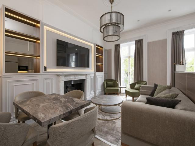 2 bedroom property in Royal Crescent, London, W11 £1,038 pw | Chestertons