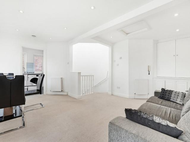 2 bedroom property in Romney Mews, London, W1U £5,416 pcm | Chestertons