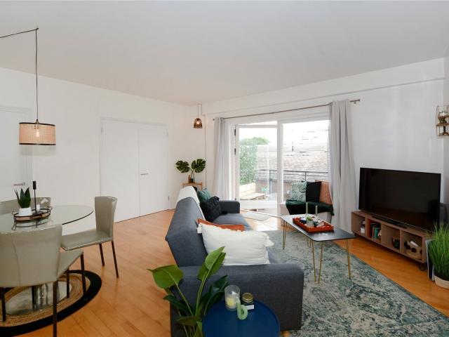 2 bedroom property in Rosebery Court, Clerkenwell, EC1R £2,925 pcm | Chestertons