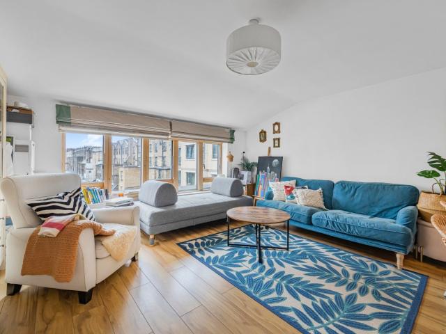 2 bedroom property in Redan Place, London, W2 £3,200 pcm | Chestertons