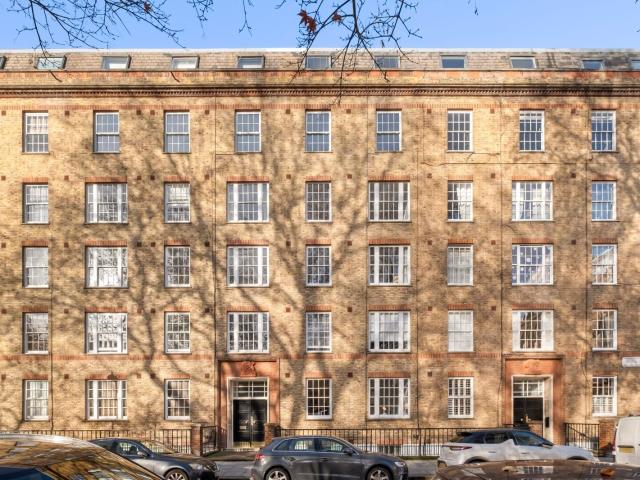 2 bedroom property in Rupert House, Nevern Square, London, SW5 £3,683 pcm | Chestertons