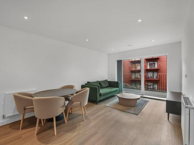 2 bedroom property in Wotton Court, Woolwich, London, SE18 £2,350 pcm | Chestertons