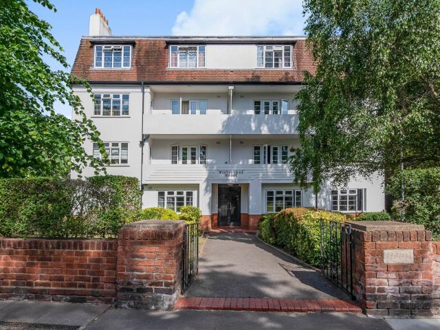 2 bedroom property in Westbourne House, Richmond Road, Twickenham, TW1 £2,650 pcm | Chestertons