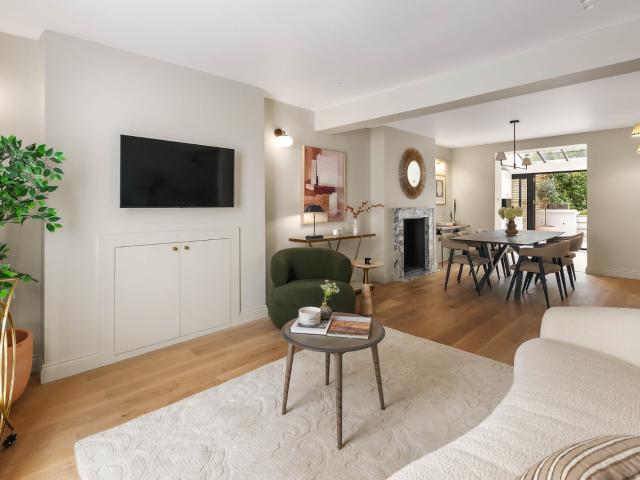 2 bedroom property in Westbourne Park Road, Notting Hill, London, W11 £7,500 pcm | Chestertons