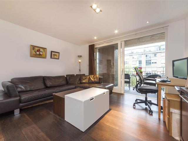 2 bedroom property in Wharf Road, London, N1 £3,250 pcm | Chestertons