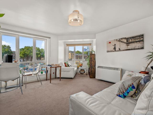 2 bedroom property in Windsock Close, London, SE16 £2,500 pcm | Chestertons