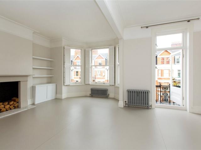 2 bedroom property in Wymering Mansions, Wymering Road, London, W9 £3,250 pcm | Chestertons