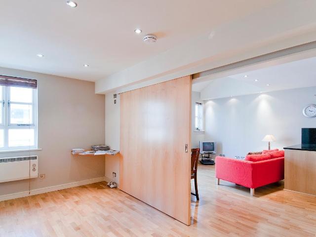 2 bedroom property in Thames Heights, 52 54 Gainsford Street, London, SE1 £2,950 pcm | Chestertons