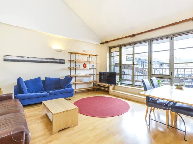 2 bedroom property in The Circle, Queen Elizabeth Street, London, SE1 £2,600 pcm | Chestertons