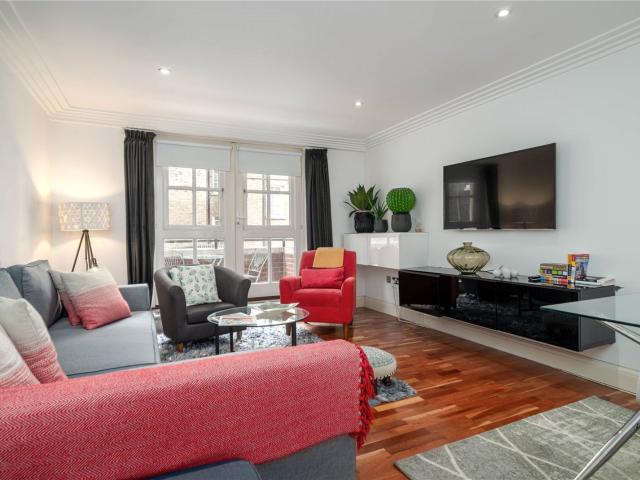 2 bedroom property in Turner House, 6 Exchange Court, London, WC2R £3,900 pcm | Chestertons