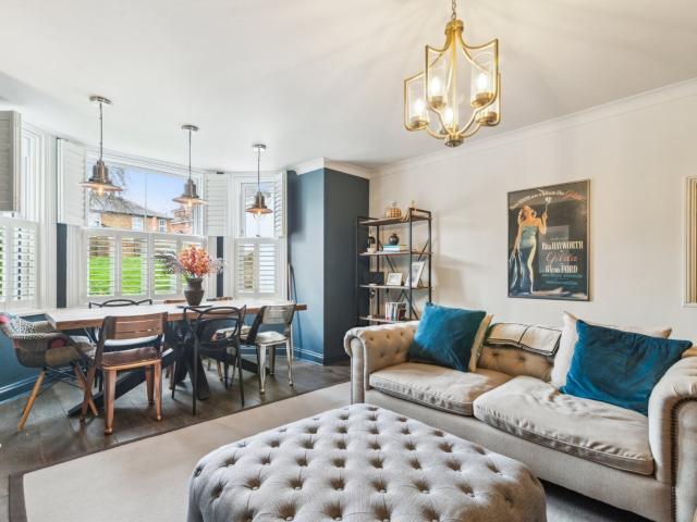 2 bedroom property in Upper Richmond Road, London, SW15 £3,500 pcm | Chestertons
