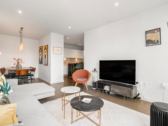 2 bedroom property in York Way, Islington, London, N7 £3,750 pcm | Chestertons