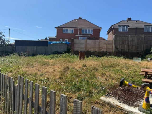 2 bedroom property with land for sale