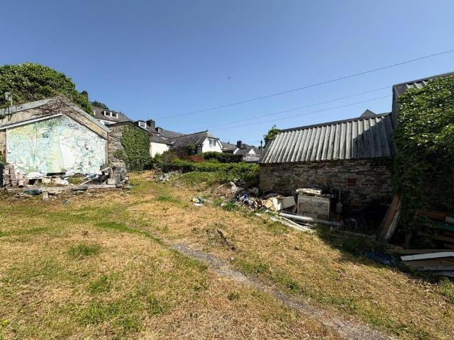 2 bedroom property with land for sale